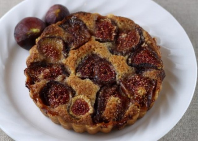 Hazelnut Frangipane Tarts Topped with Figs and Apricots – One Vanilla Bean